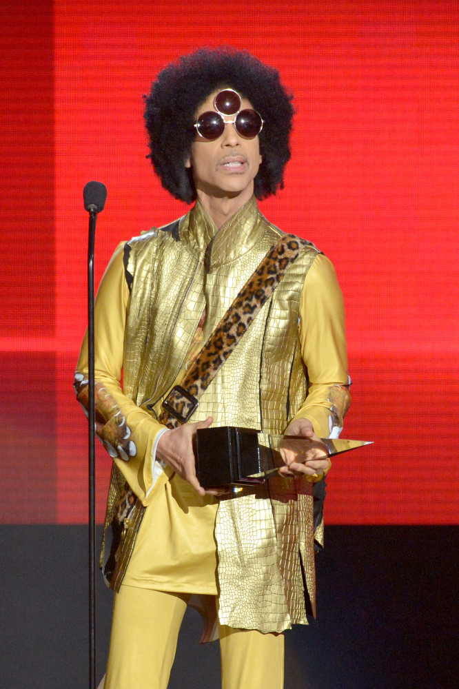 Fashion News: Prince's Purple Rain, Tour, and Music Video Accessories ...