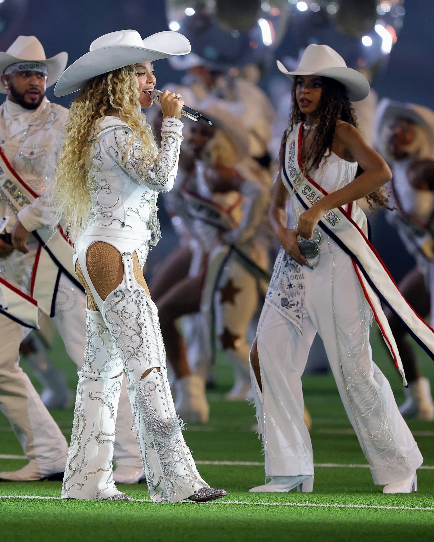 Beyonce Wears Custom Roberto Cavalli Couture White Feather Look and an ...