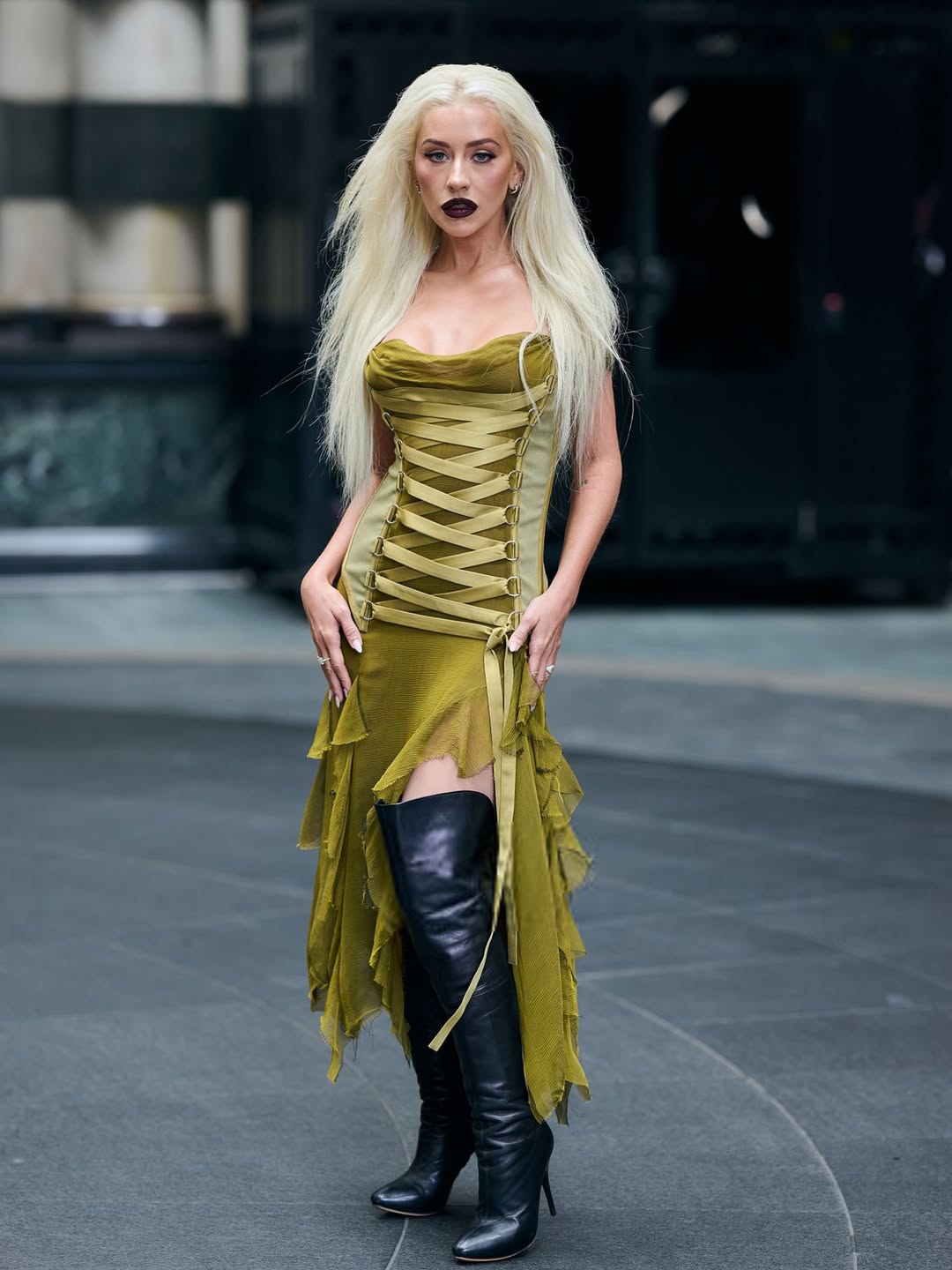 Christina Aguilera Promoted the New Burlesque Musical on Broadway in a ...